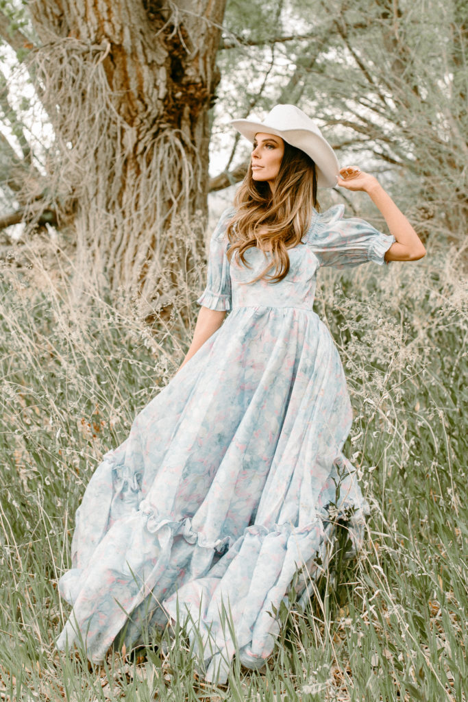 7 PERFECT DRESSES FOR YOUR PHOTO SESSION - laurasimmonsphotography.com